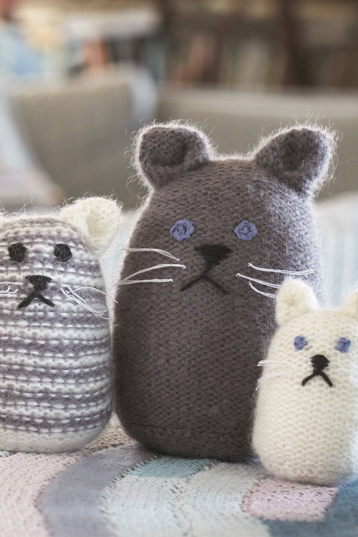 Cat Family Knitting Patterns | The Knitting Network