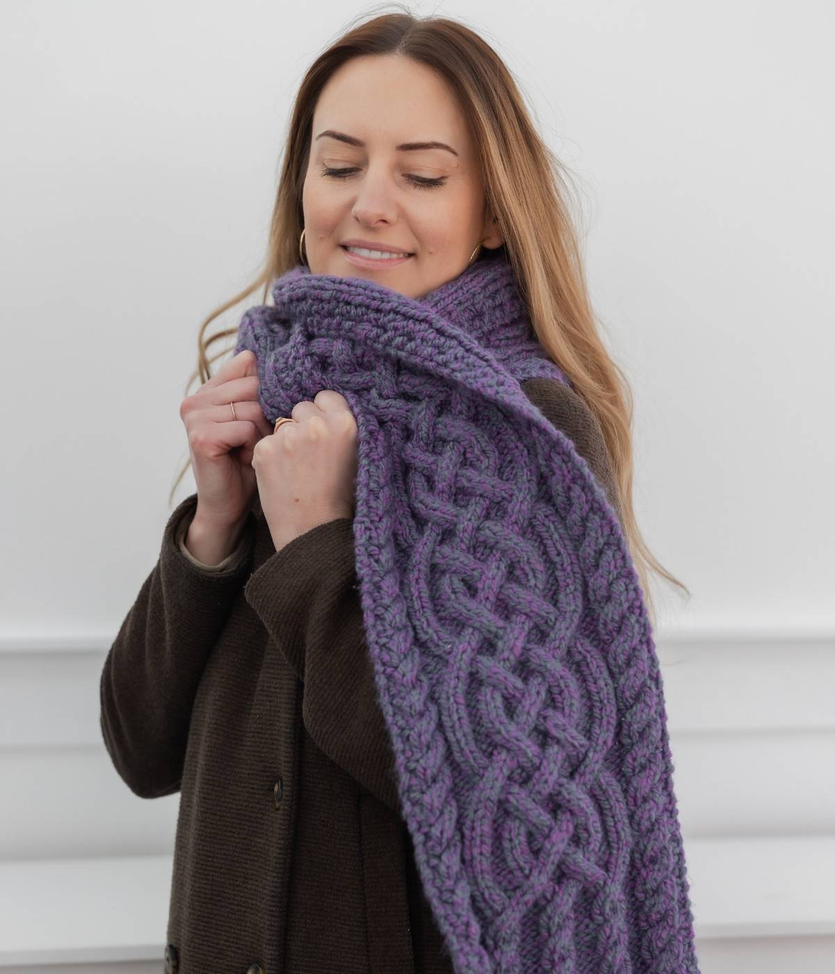 Cosy Cable-Knit Scarf in Athena Autumn Twist | The Knitting Network