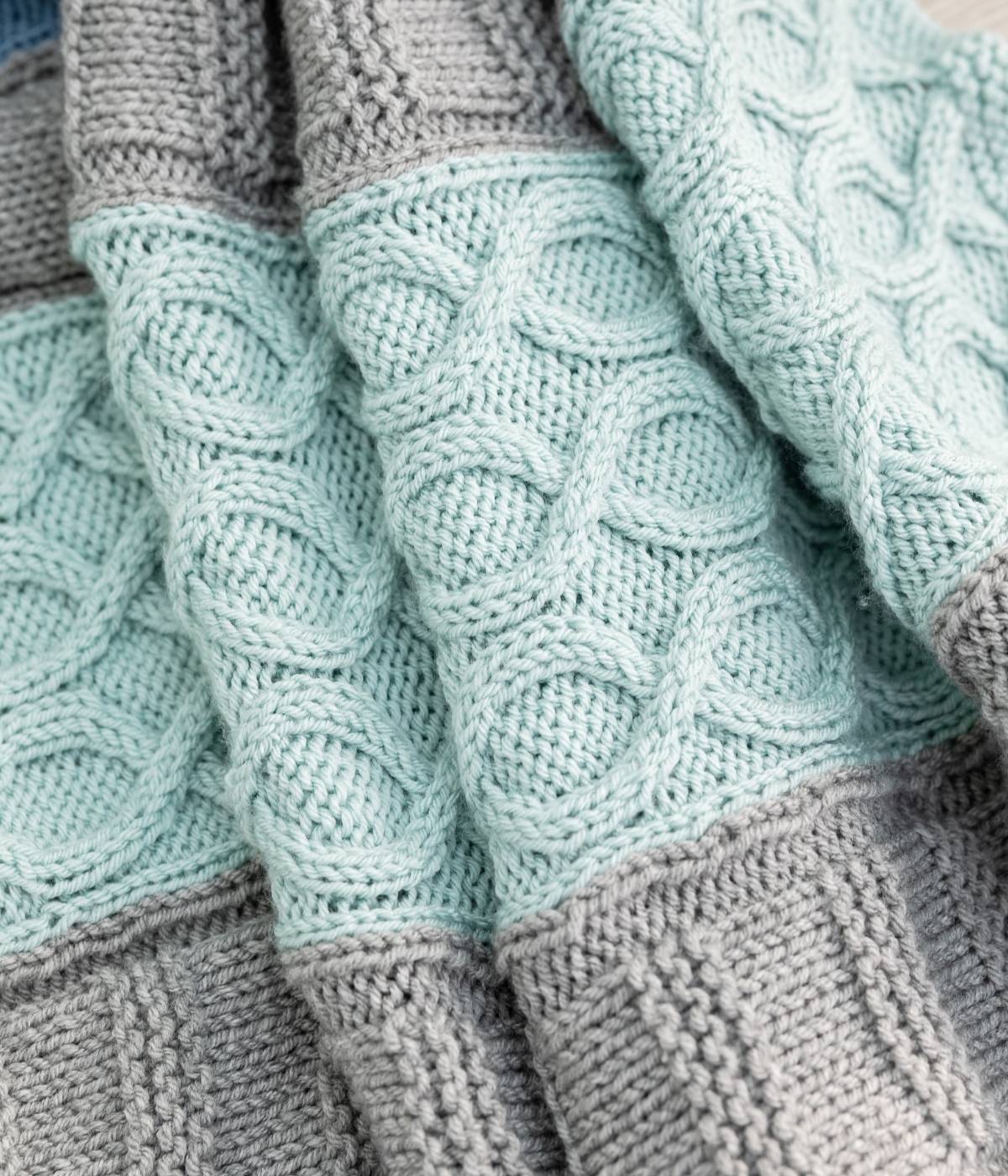 Chunky Nordic Panel Throw in Emu Classic Chunky (1007) | The Knitting ...